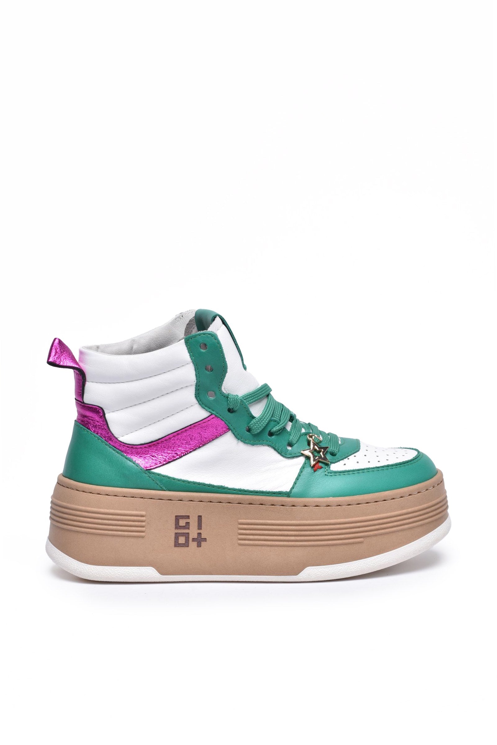 Gio + Sneakers | Loverlock